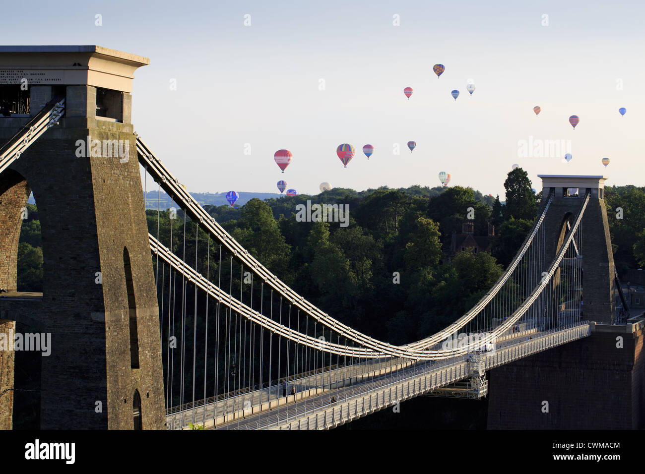 Bristol suspension bridge balloon hi-res stock photography and images ...