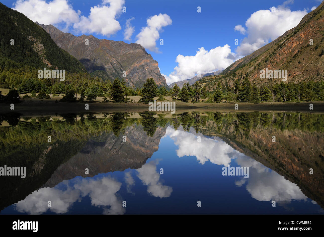 Himalayas and Clouds Reflection, Annapurna Trek, Nepal Stock Photo - Alamy