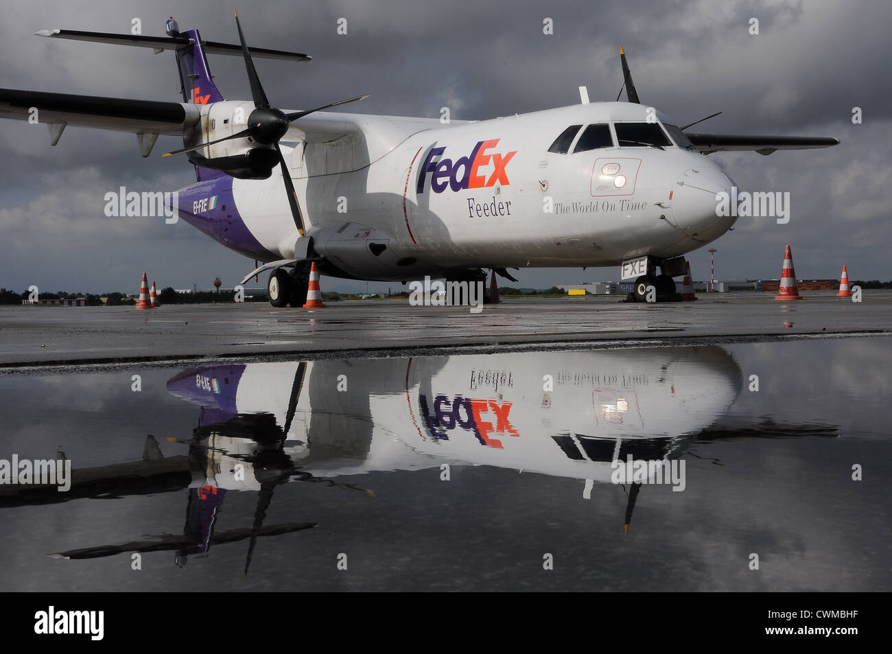 Fedex atr 42 hi-res stock photography and images - Alamy