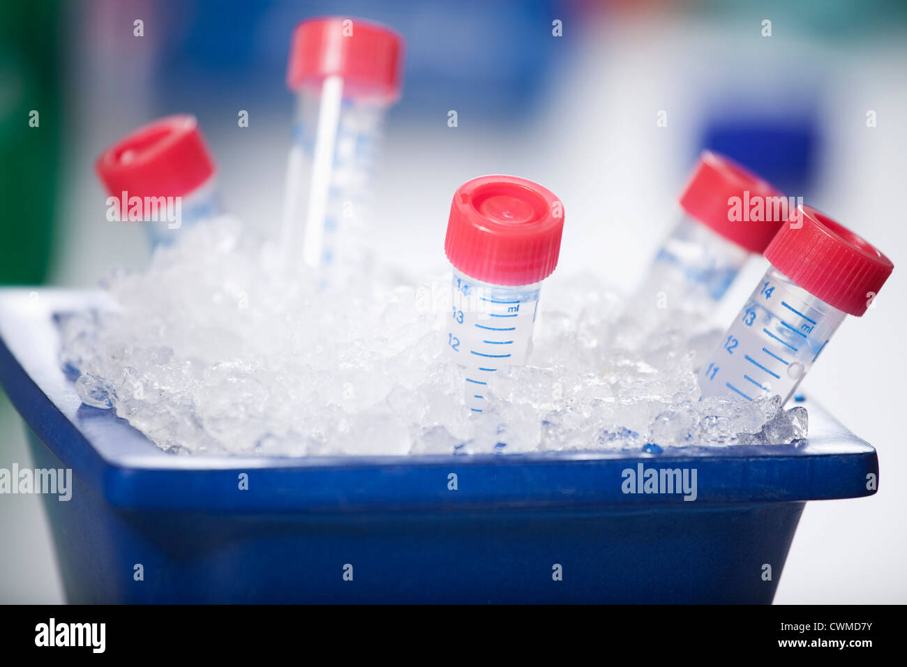 Test samples stored in ice hi-res stock photography and images - Alamy