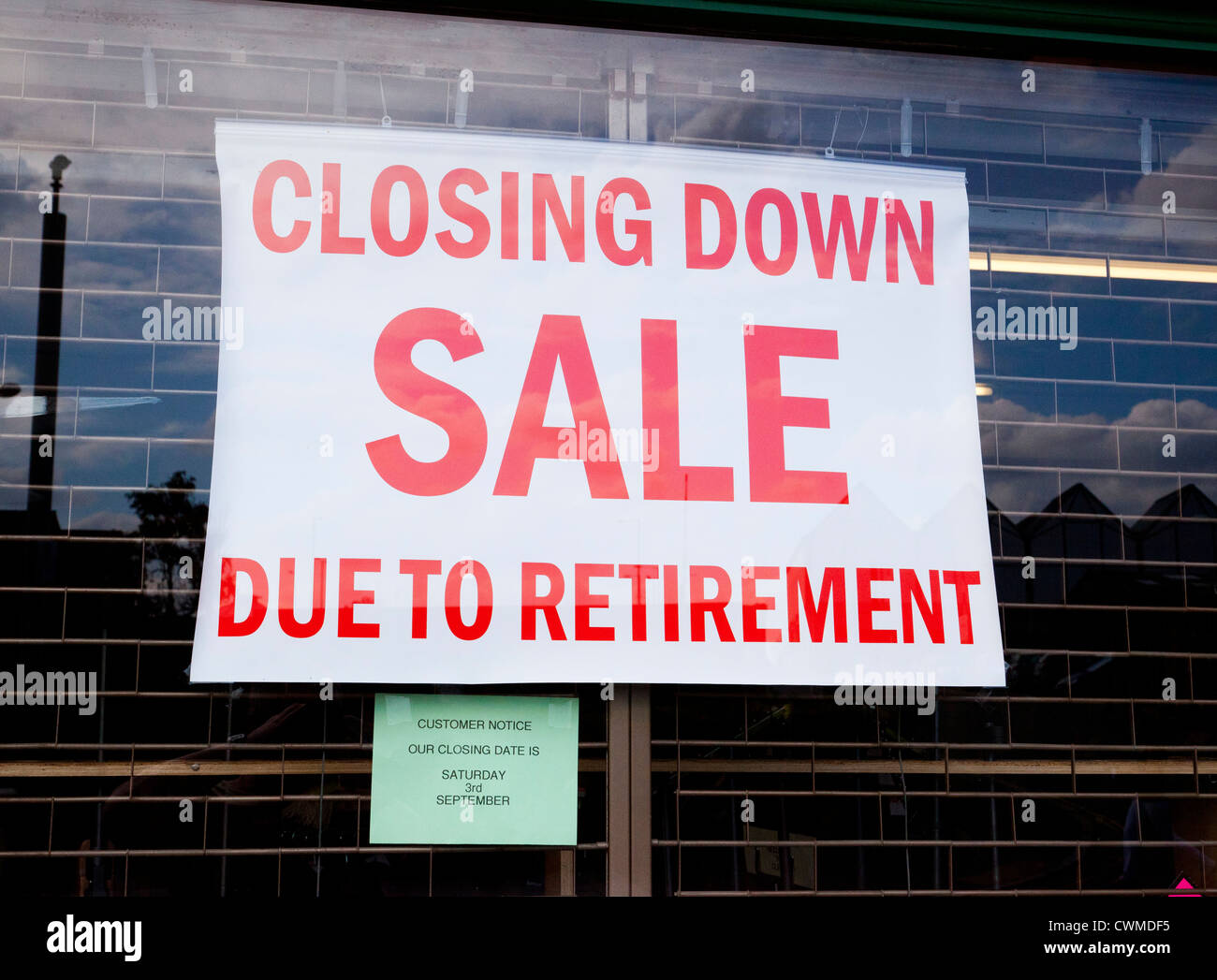 Closing down signs hi-res stock photography and images - Alamy