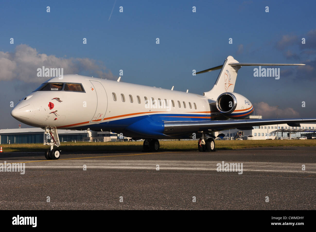 Bombardier bd 700 global express hi-res stock photography and images ...