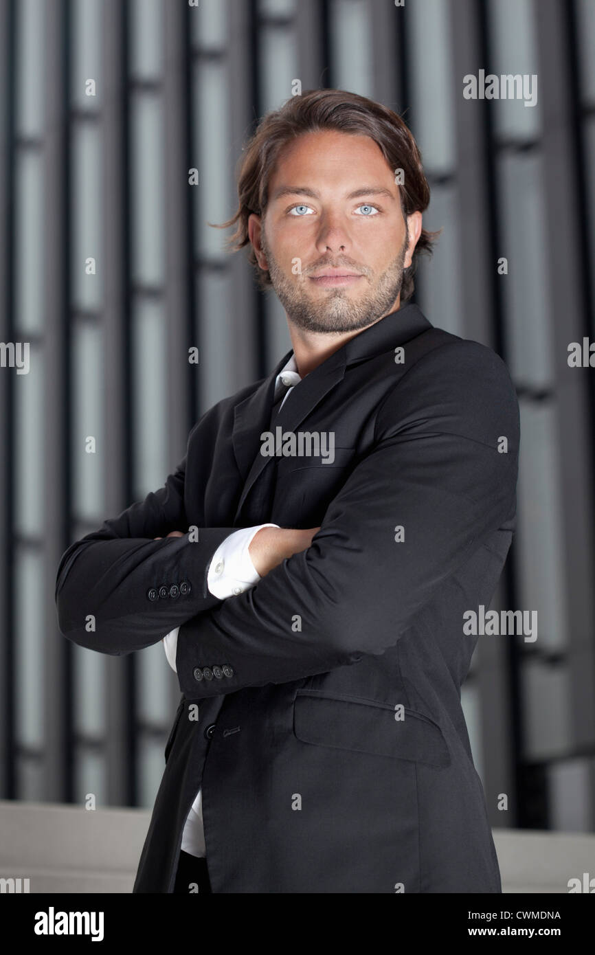 Germany, North-Rhine-Westphalica, Duesseldorf, Young businessman ...