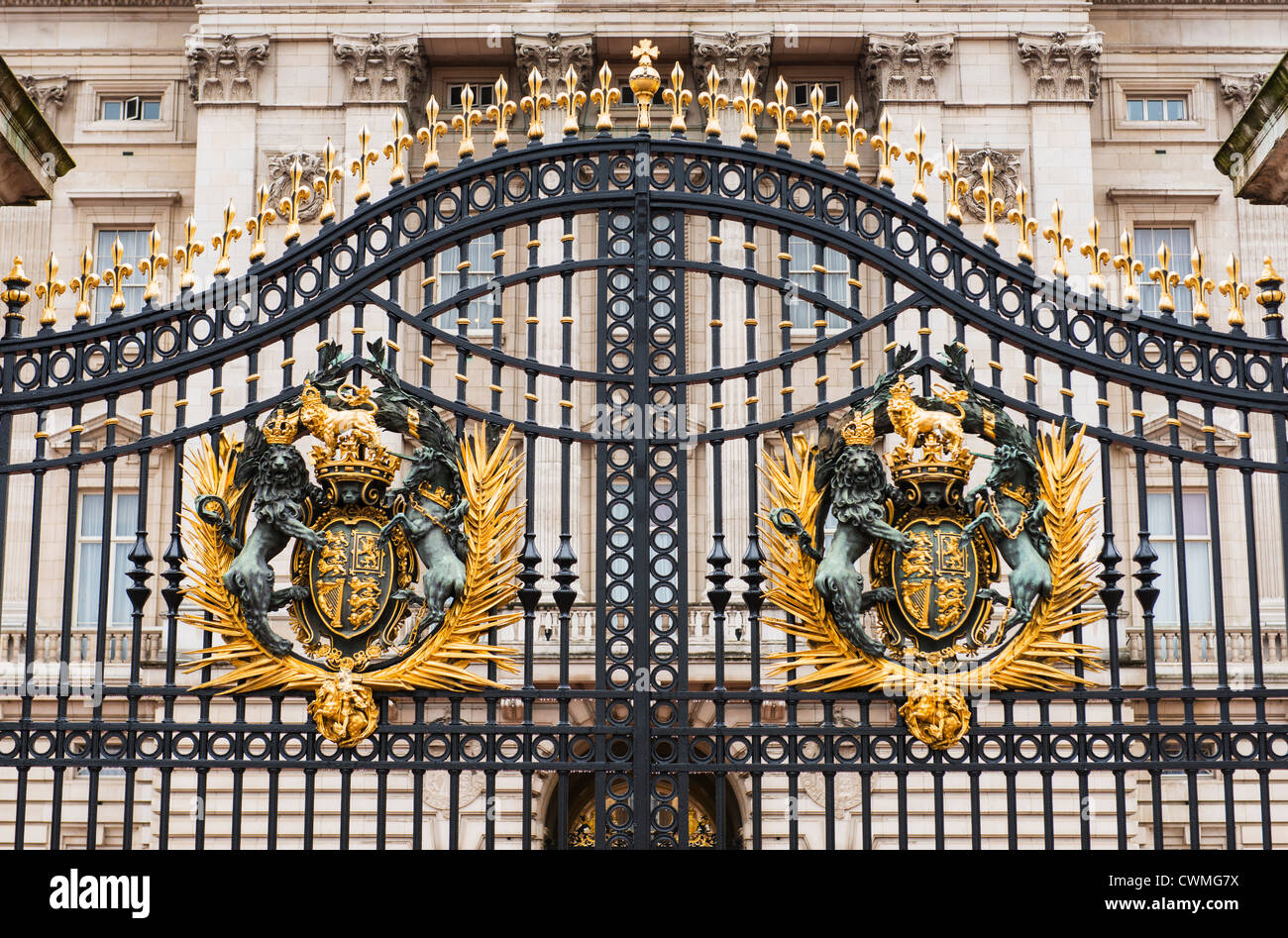 UK, London, Gate at Buckingham Palace Stock Photo - Alamy