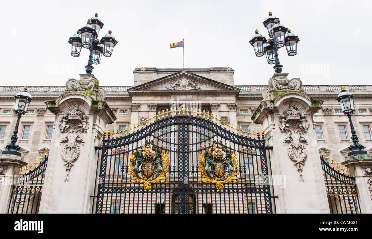 UK, London, Gate at Buckingham Palace Stock Photo - Alamy