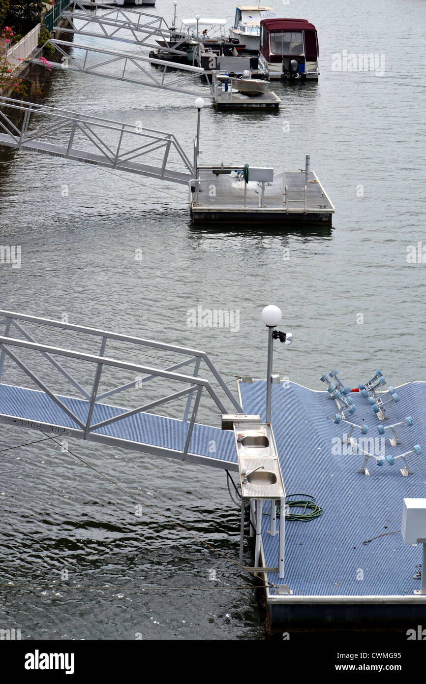 Waterfront pontoon hi-res stock photography and images - Alamy