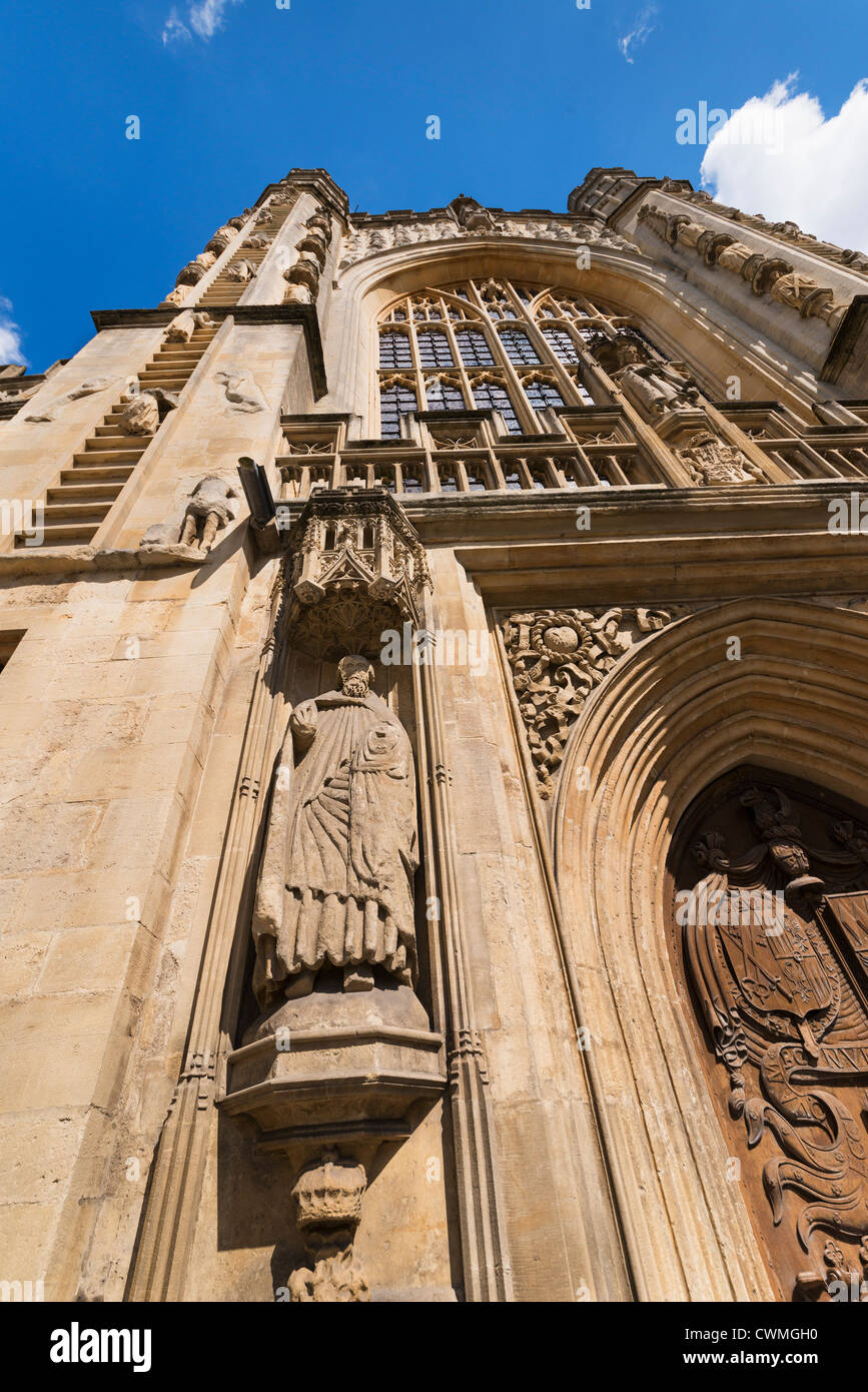 Bath abbey statue exterior hi-res stock photography and images - Alamy