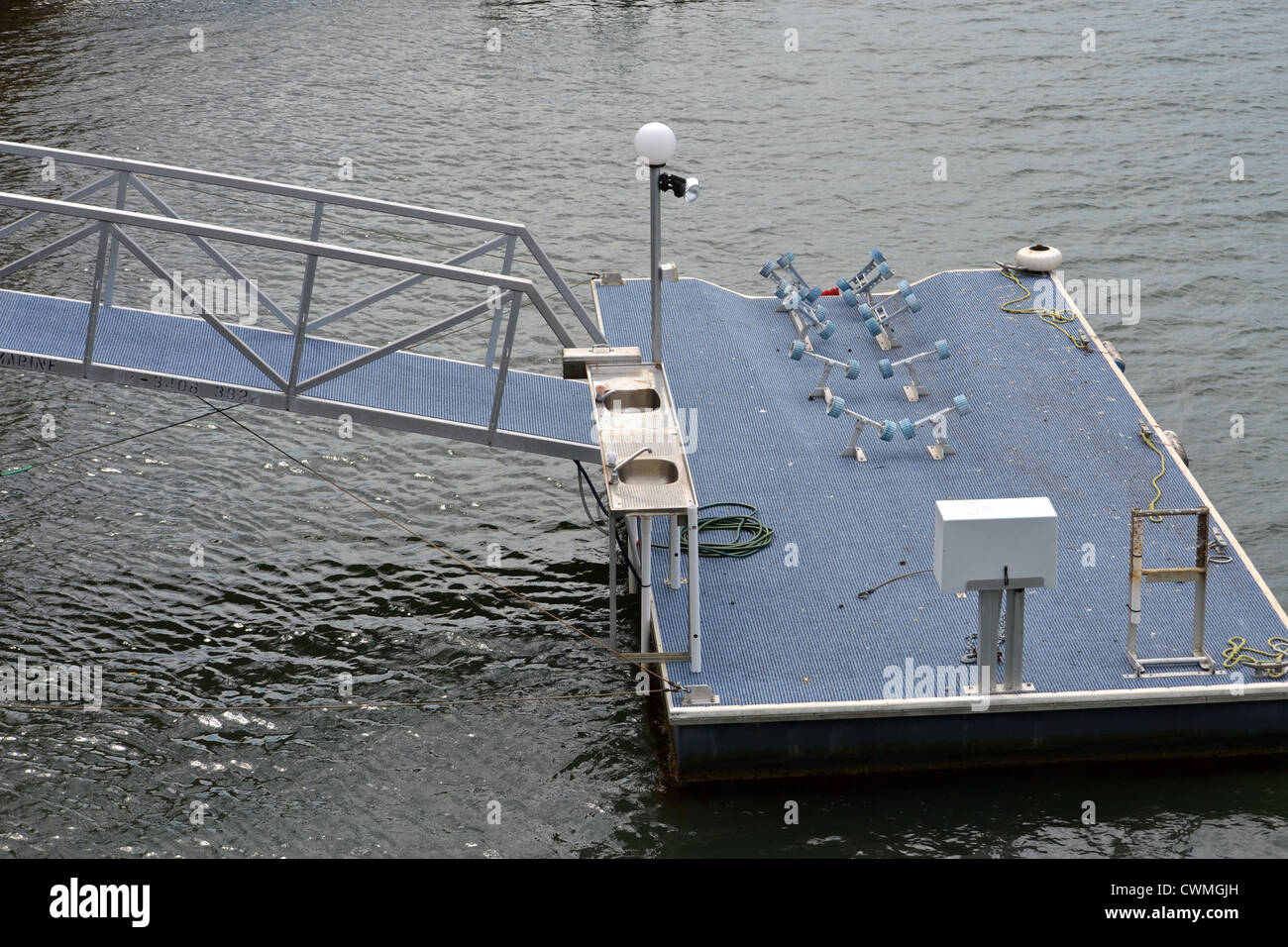 Pontoon on canal with no boat Stock Photo - Alamy