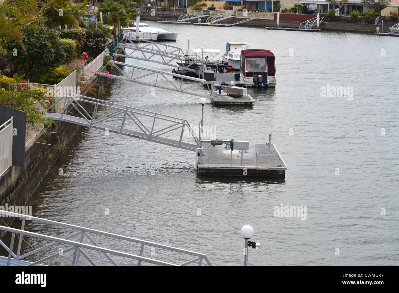 Pontoon on canal with no boat Stock Photo - Alamy