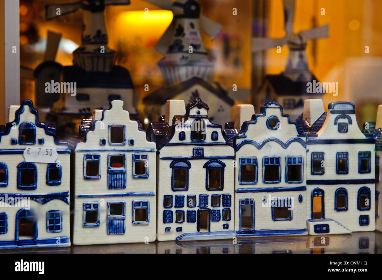 Dutch porcelain hi-res stock photography and images - Alamy
