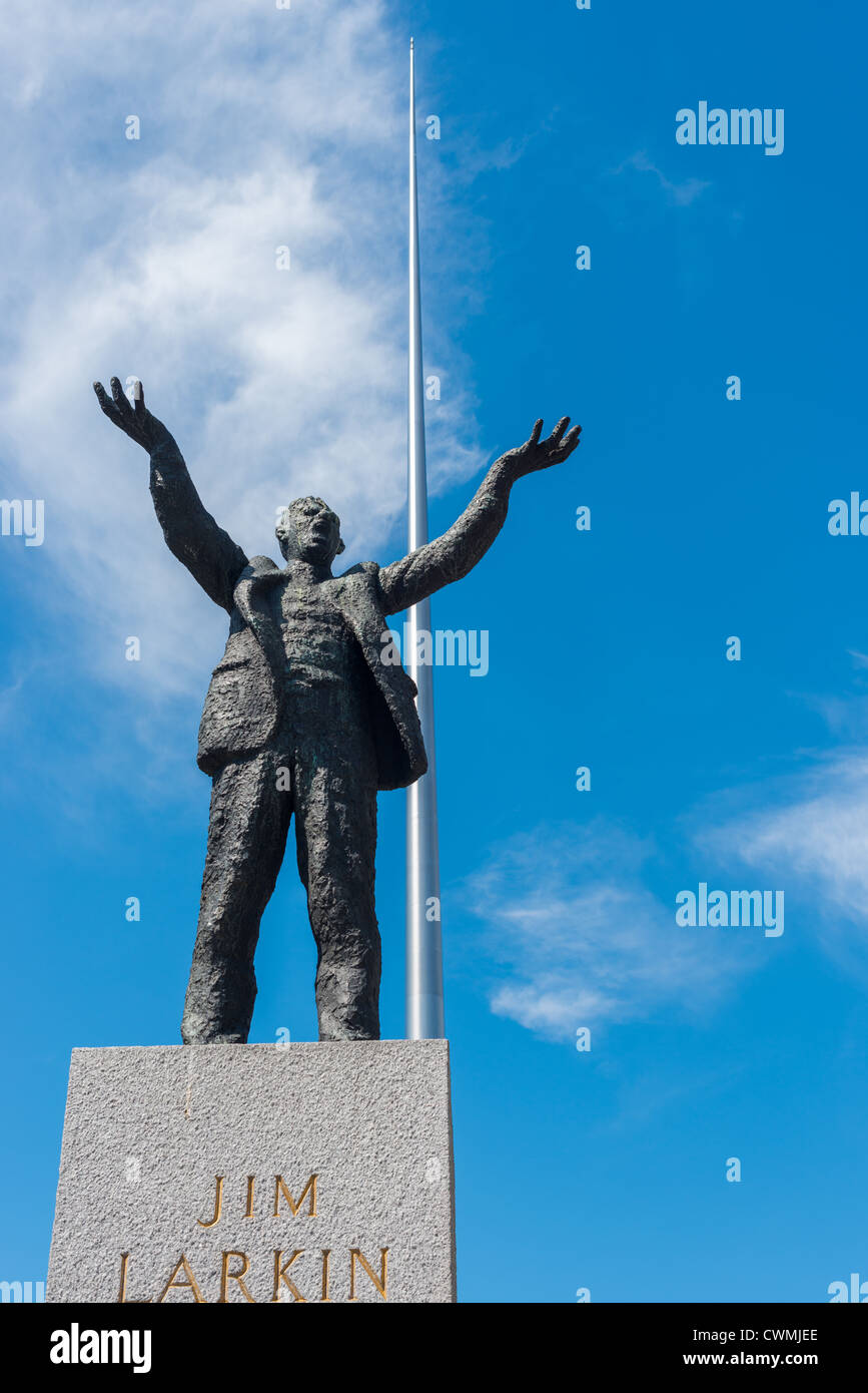 Jim Larkin statue on O Connell Street by sculpture Oisín Kelly Dublin ...