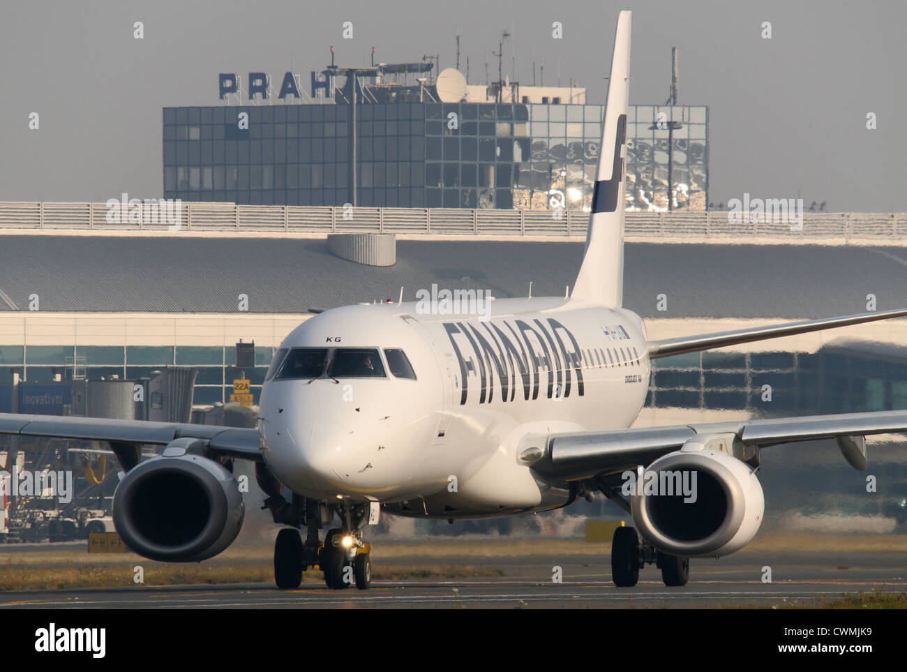 Embraer e 190 hi-res stock photography and images - Alamy