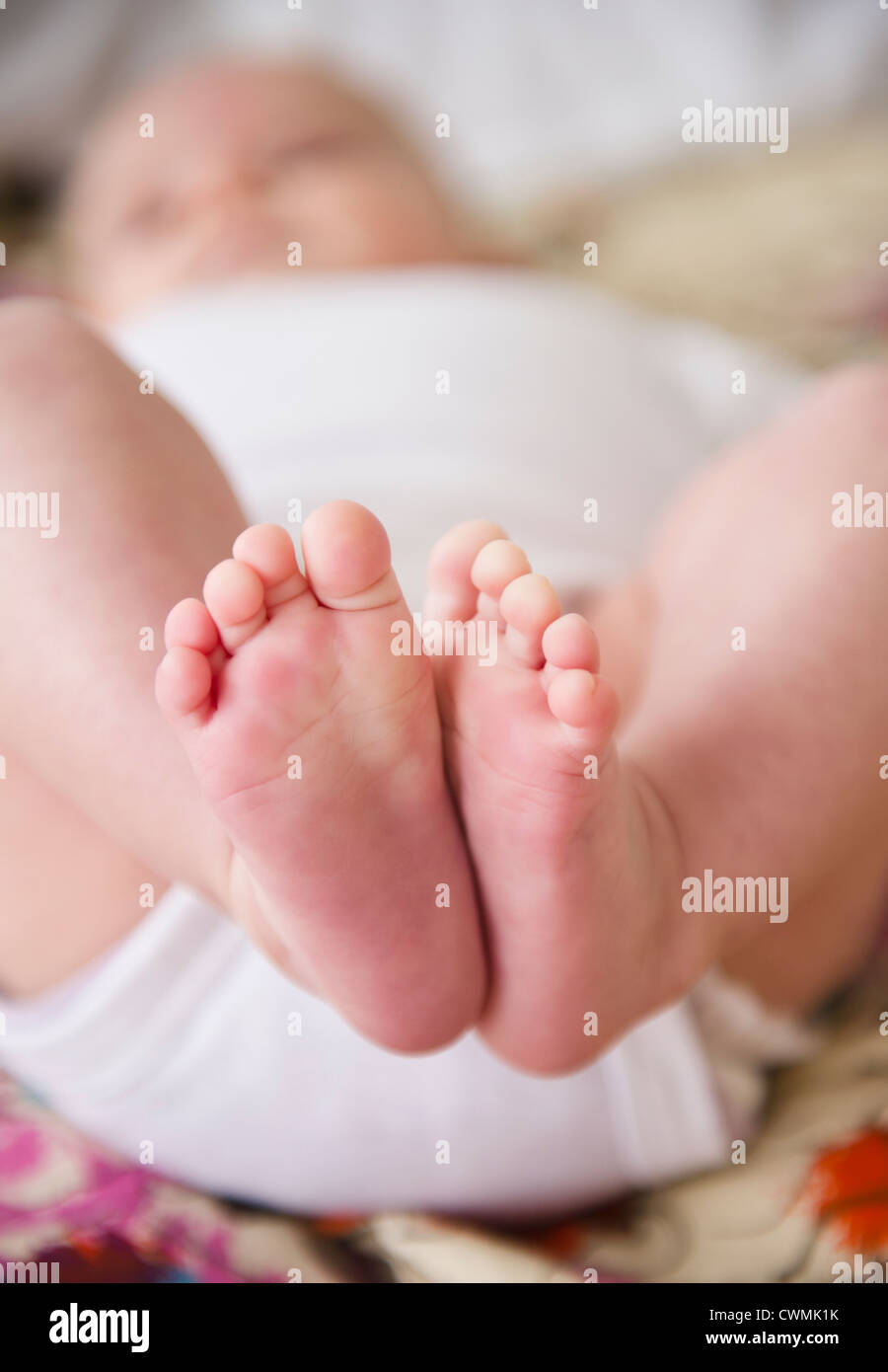 Kid feet up barefoot hi-res stock photography and images - Alamy