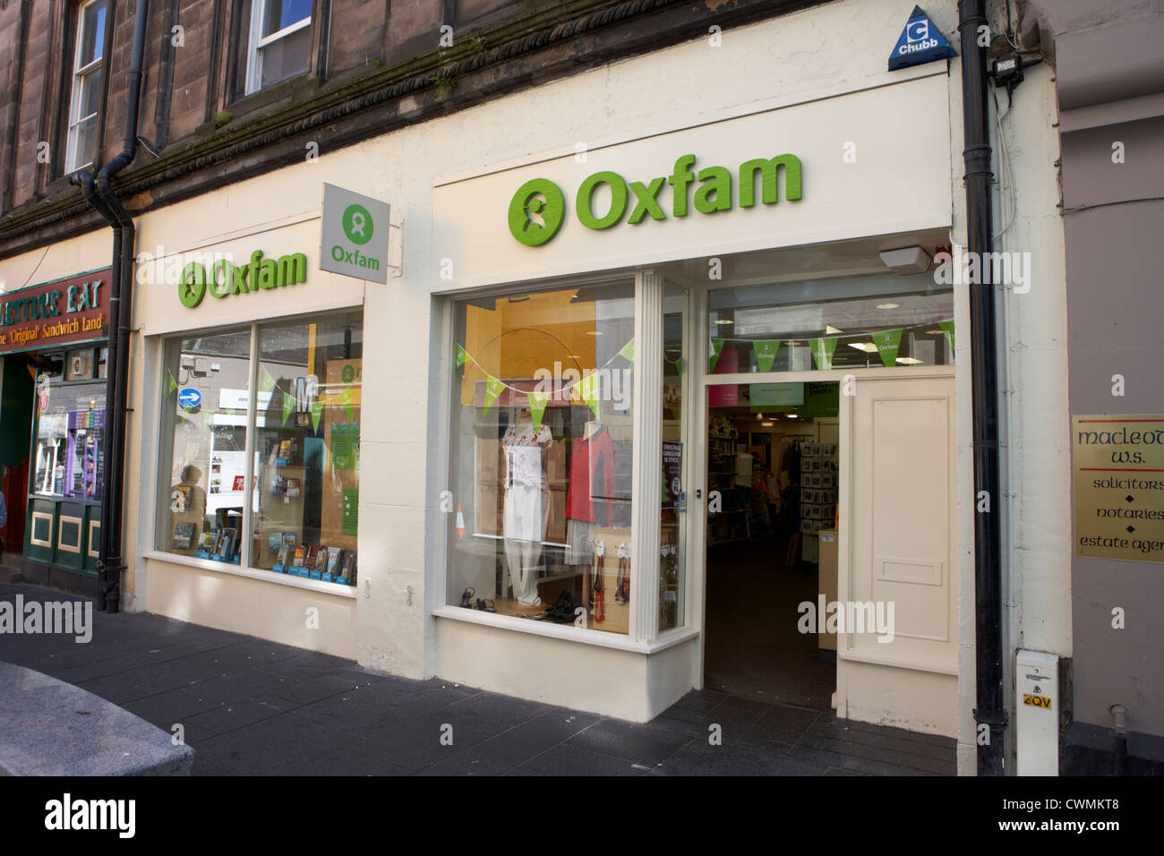 Charity shop hi-res stock photography and images - Alamy