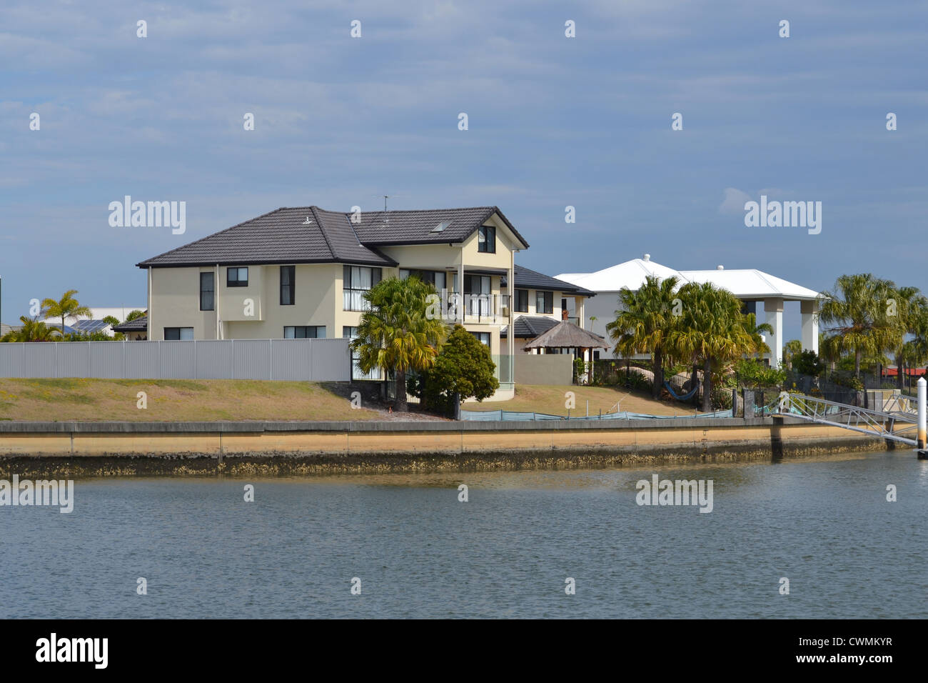 Home on canal hi-res stock photography and images - Alamy