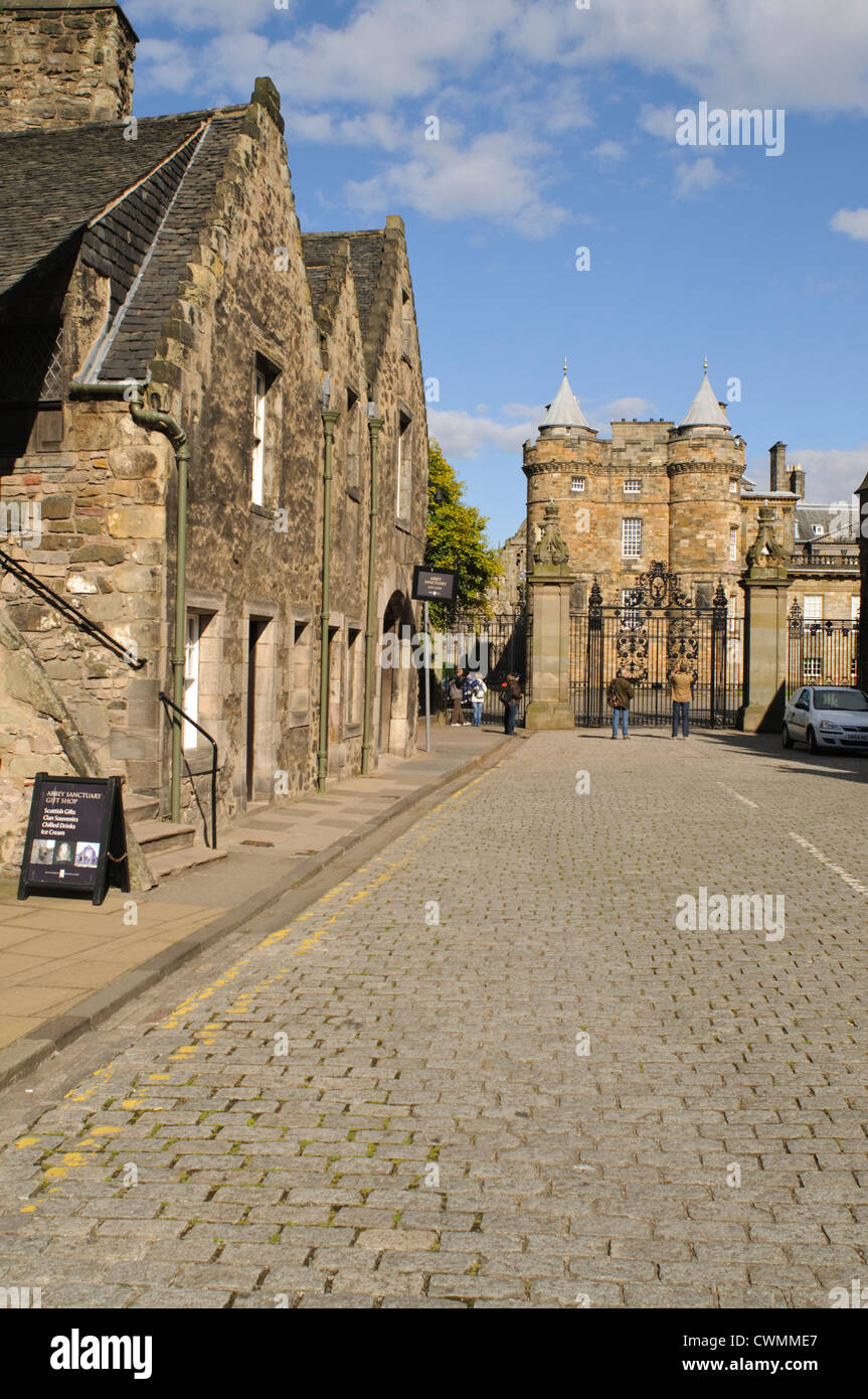 Scotland edinburgh abbey palace holyroodhouse hi-res stock photography ...