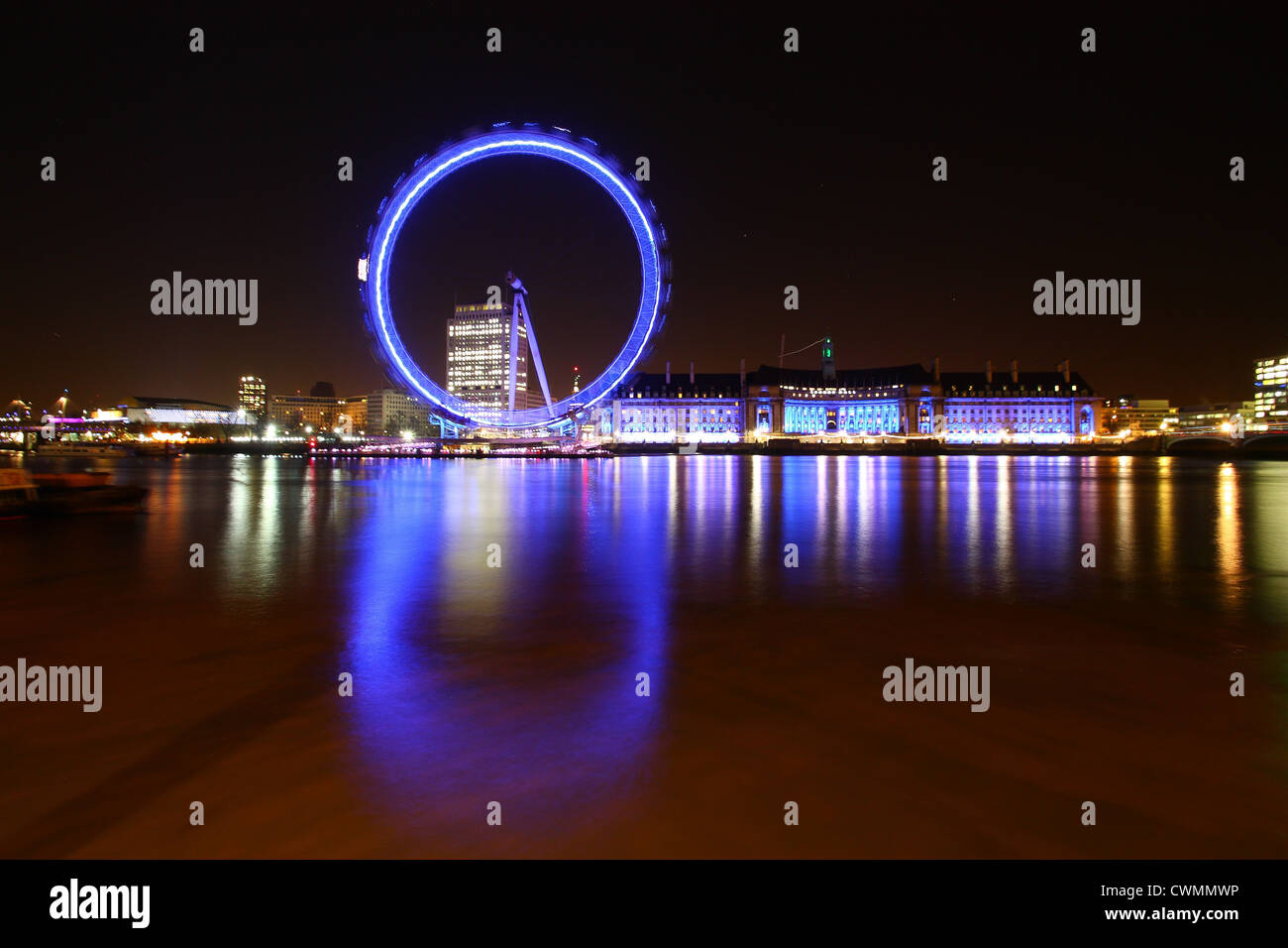 Reflections in thames hi-res stock photography and images - Alamy