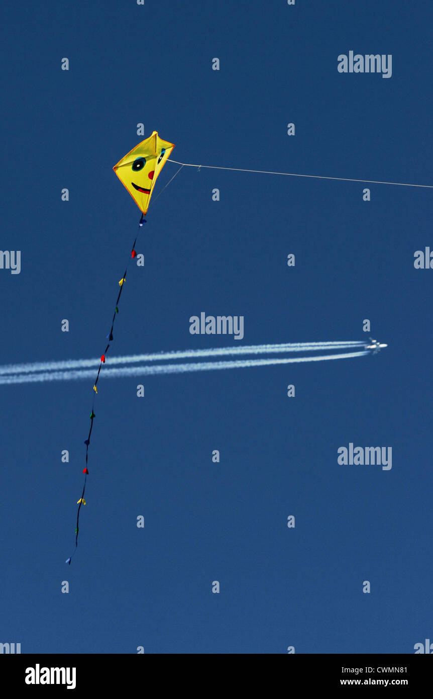 Yellow jet plane hi-res stock photography and images - Alamy