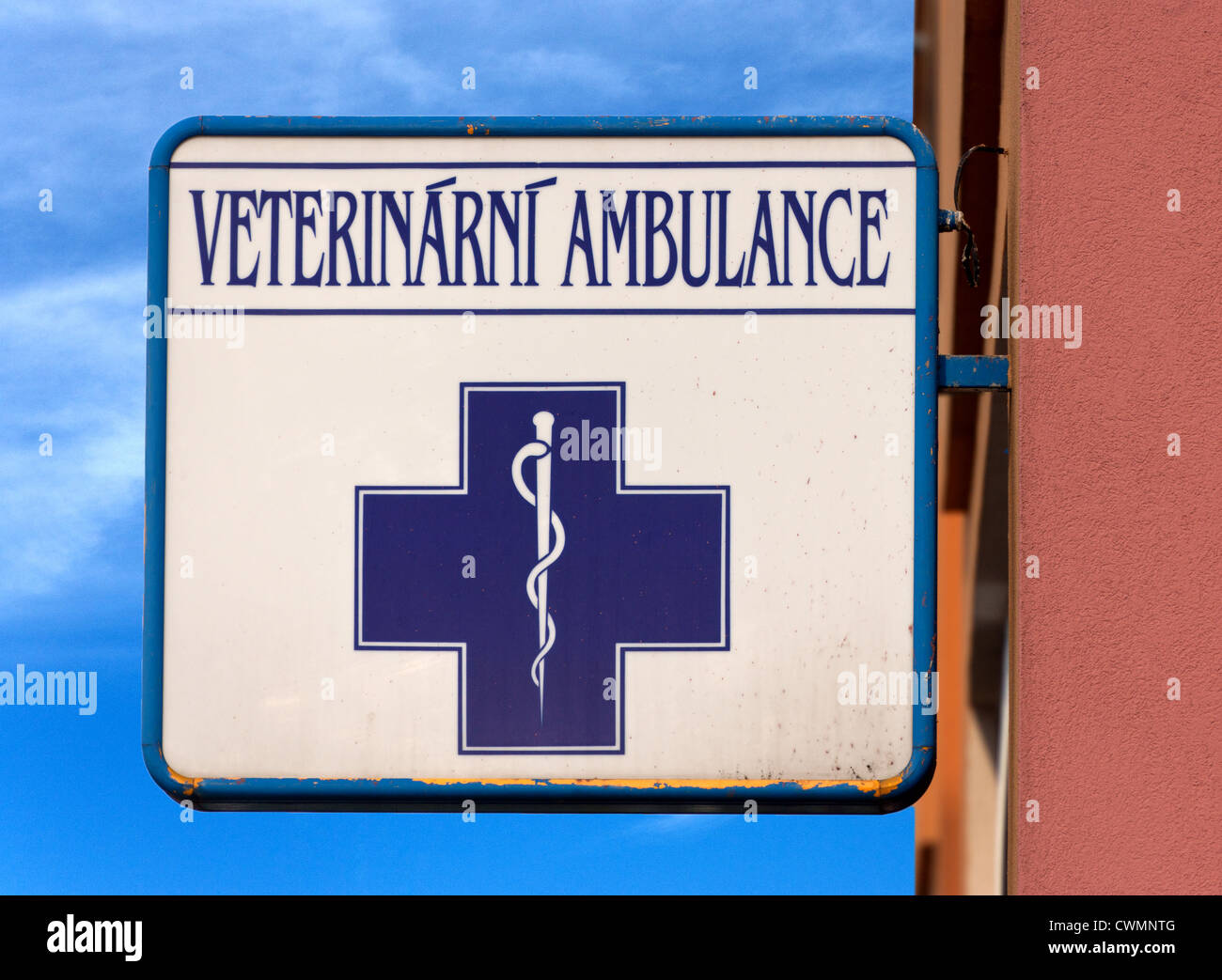 Vet hospital exterior hi-res stock photography and images - Alamy