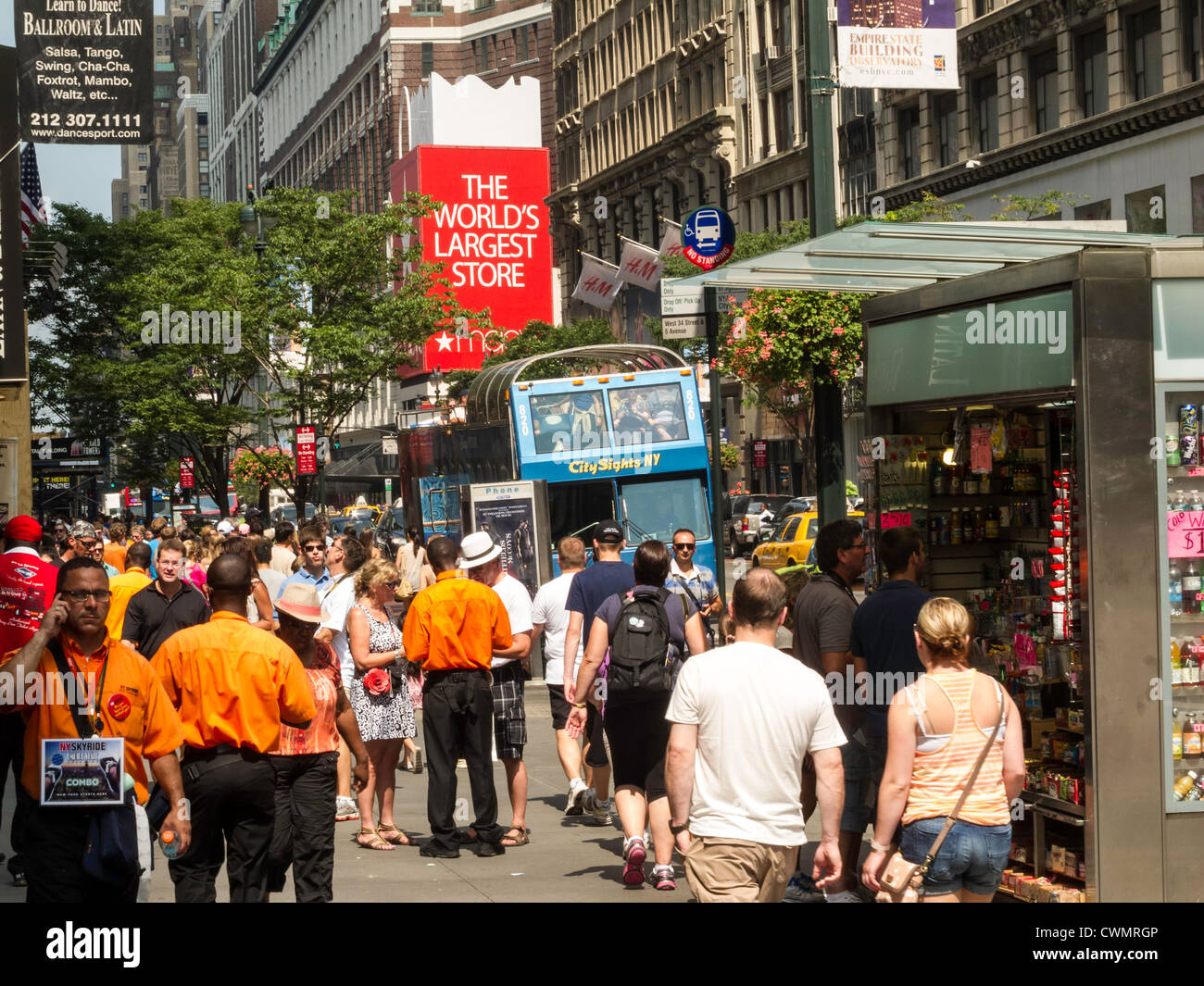 Newsstand street travel tourism hi-res stock photography and images - Alamy