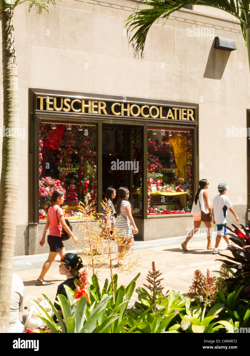 Teuscher Chocolatier in Rockefeller Center Channel Gardens, NYC Stock ...