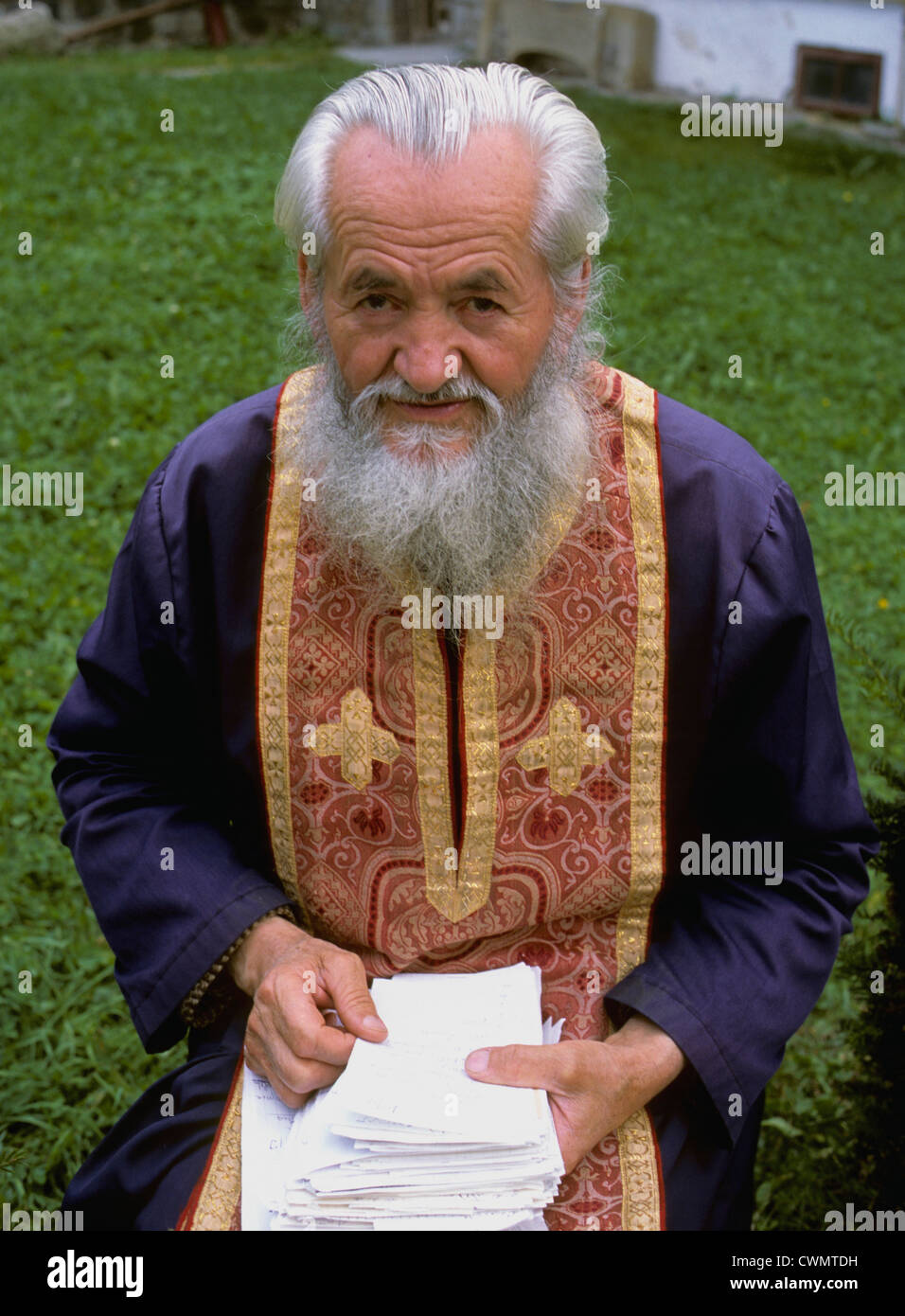 Romania orthodox priest Stock Photo - Alamy