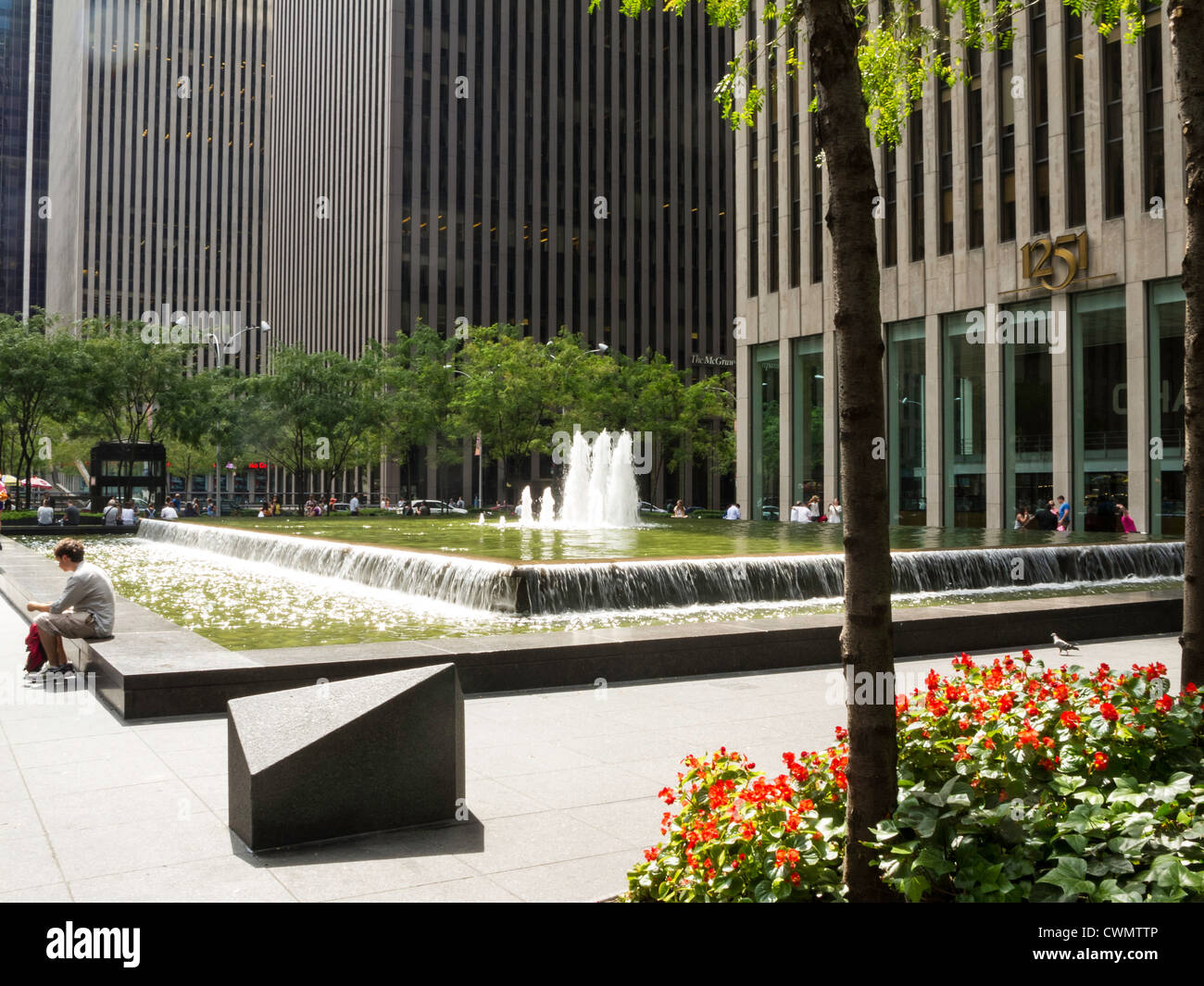 Reflecting Pool and Fountains, Rockefeller Center, NYC Stock Photo - Alamy
