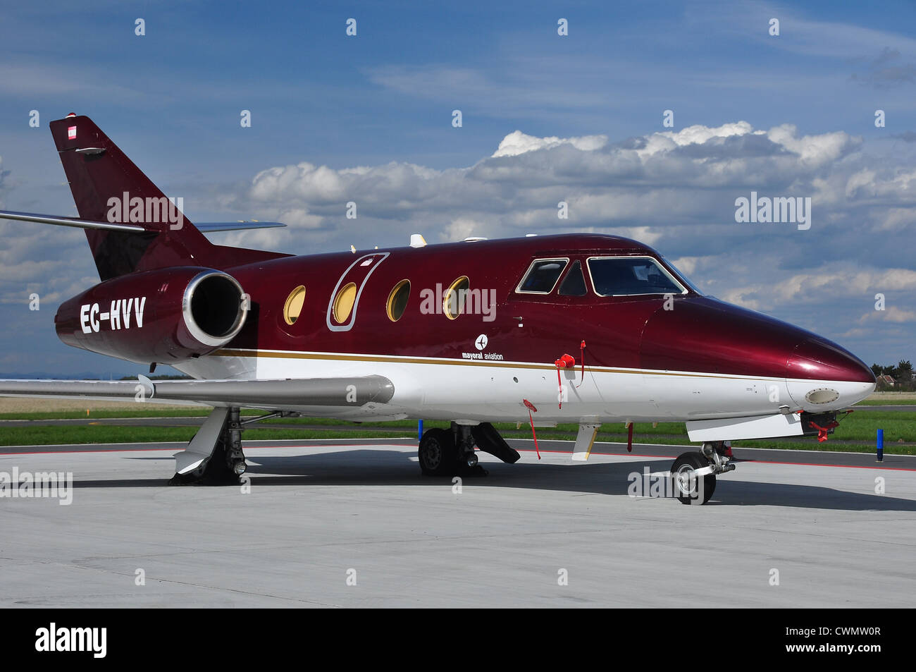 Dassault Falcon 100 High Resolution Stock Photography and Images - Alamy
