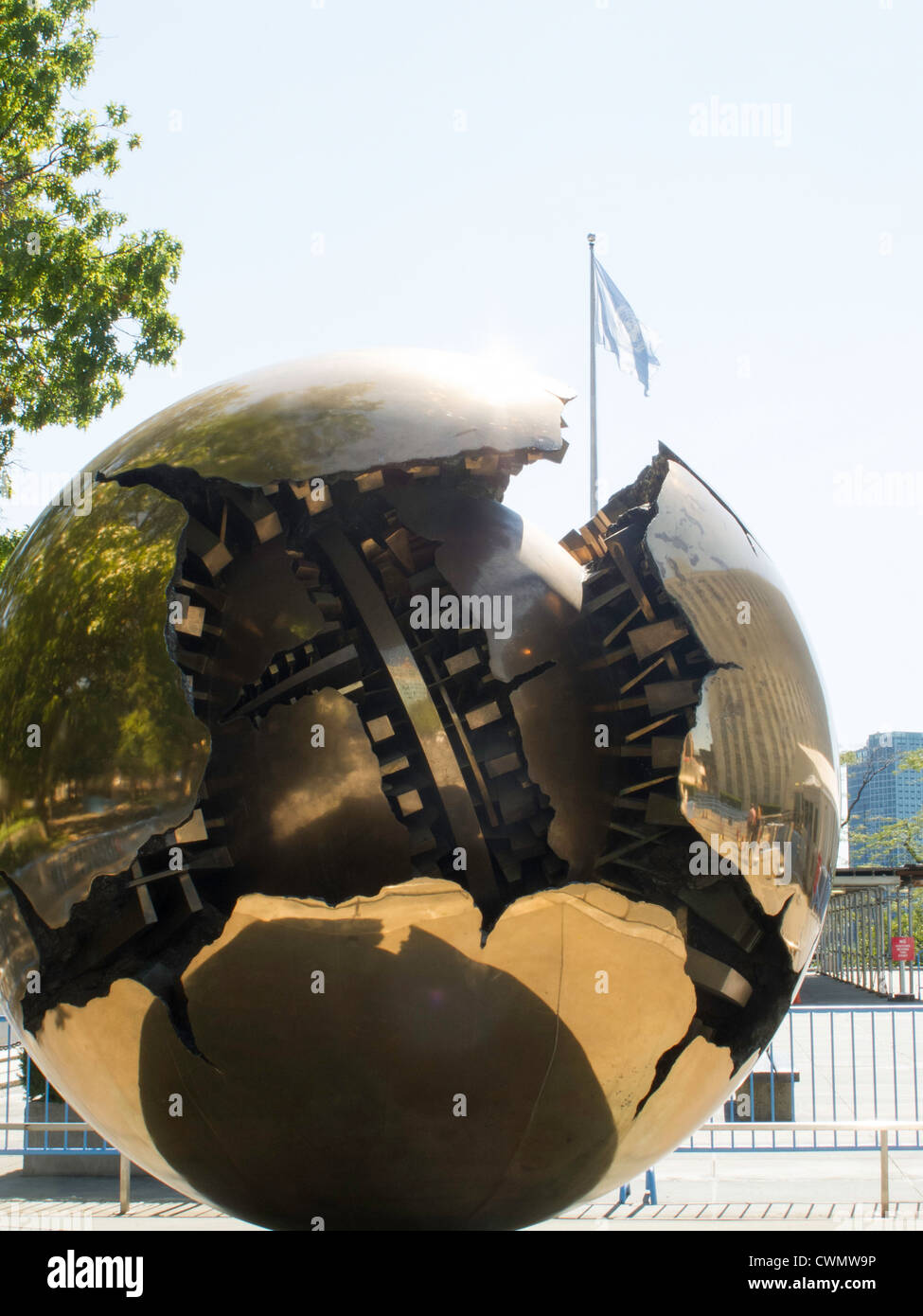 Sphere within a Sphere by Arnaldo Pomodoro, United Nations Headquarters ...