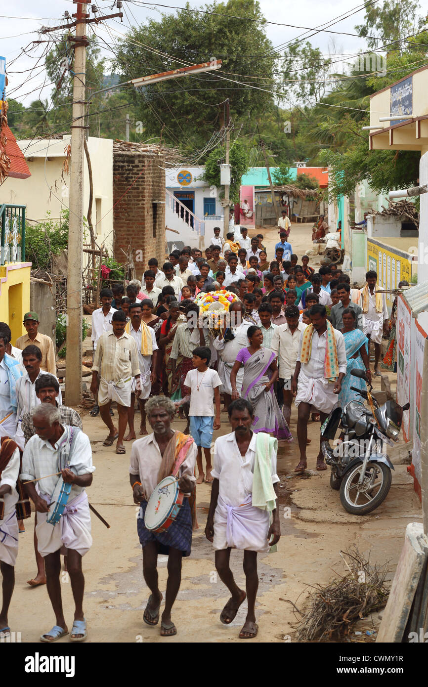 Indian funeral hi-res stock photography and images - Alamy