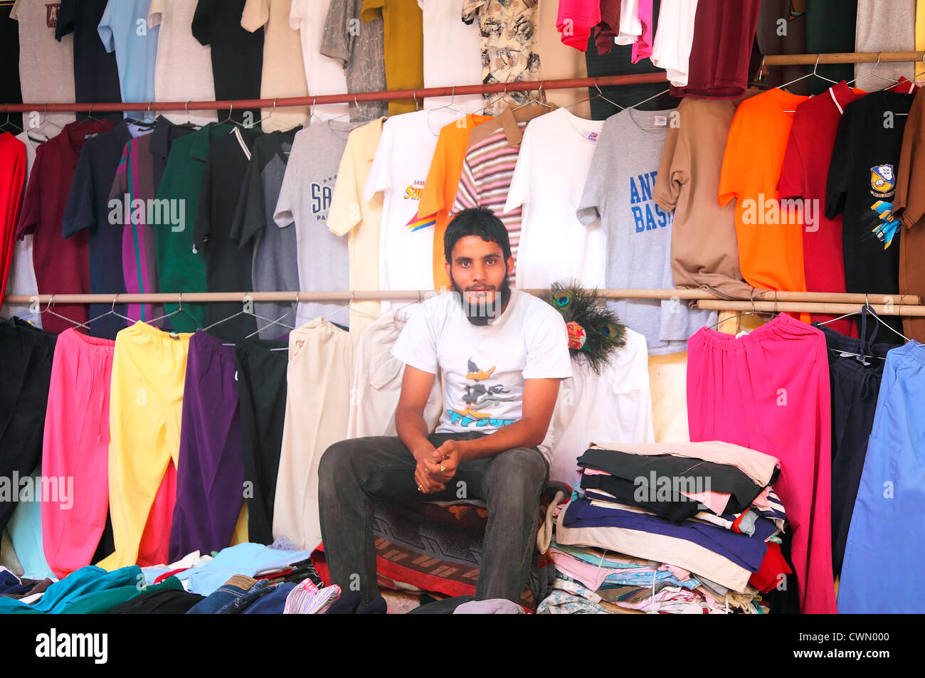Indian textiles stall hi-res stock photography and images - Alamy