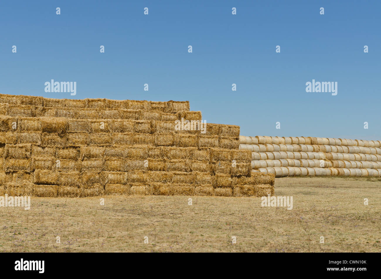 Stacks of hay bales hi-res stock photography and images - Alamy