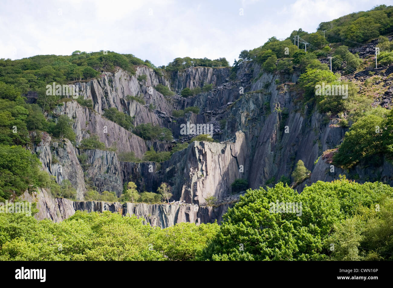 Slate rock cliff hi-res stock photography and images - Alamy