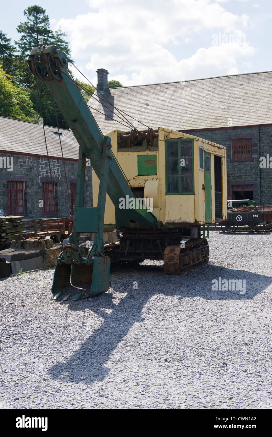 Tractor crane hi-res stock photography and images - Alamy