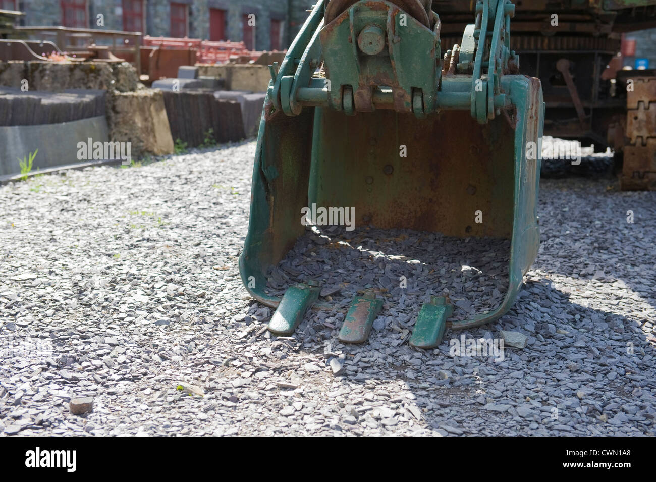 Crane and bucket hi-res stock photography and images - Alamy