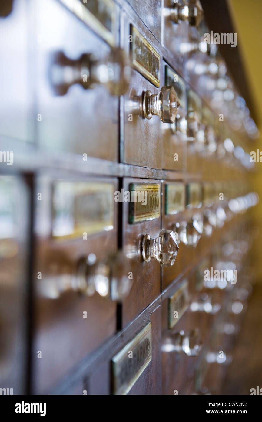 Office cabinet folders icon hi-res stock photography and images - Alamy
