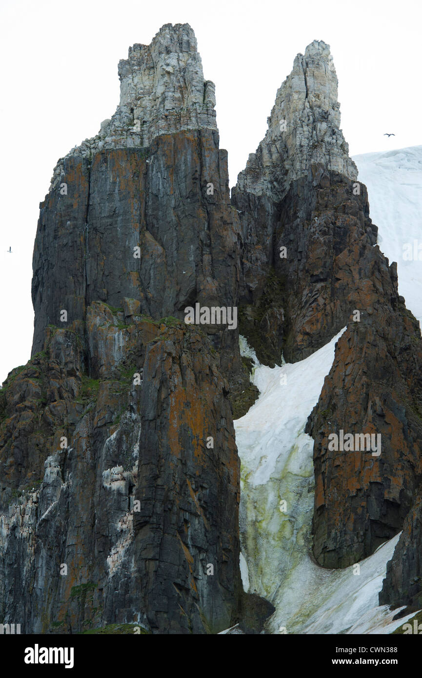 Doloritic intrusion. Limestone at the bottom and top divided by a ...