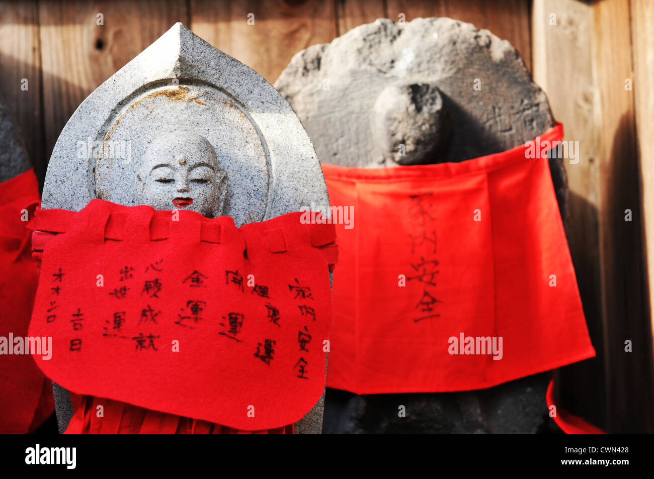 Clothed statues hi-res stock photography and images - Alamy