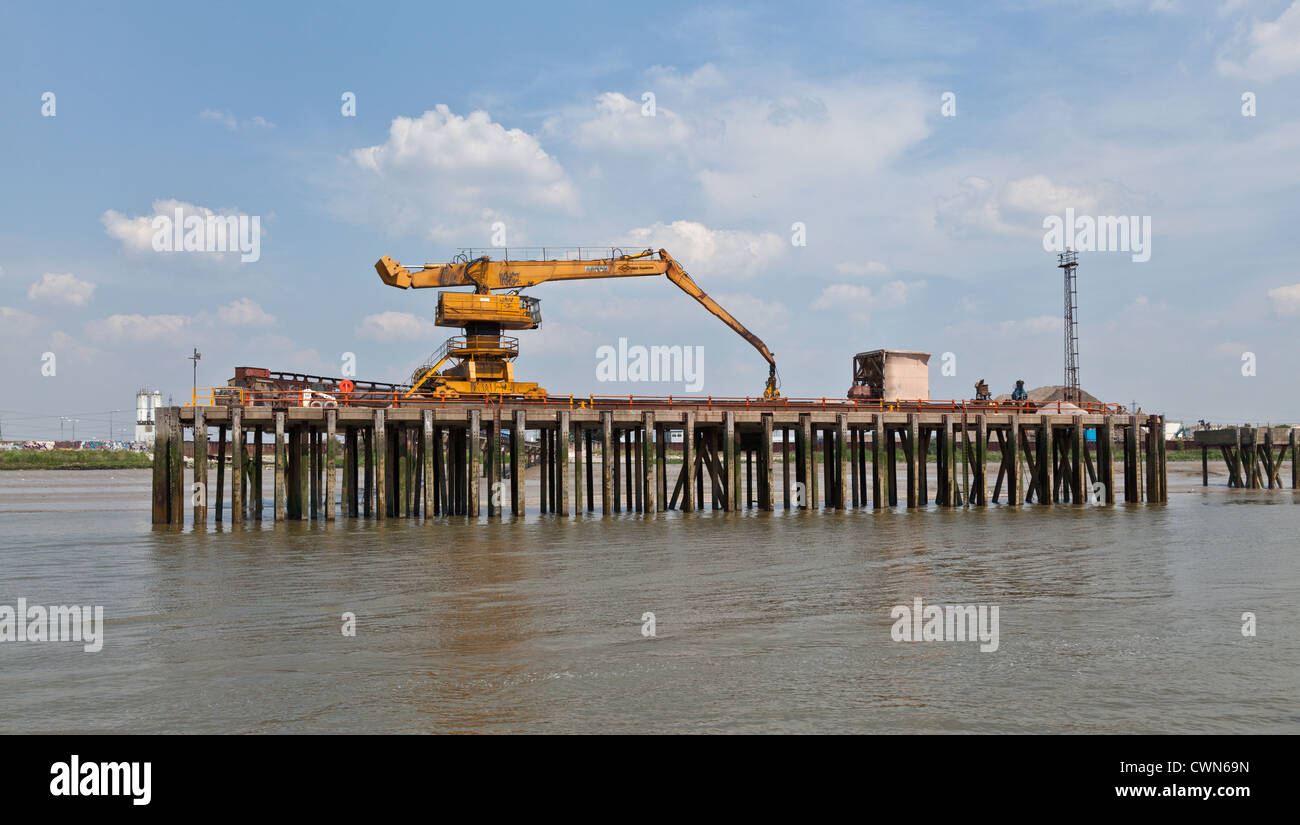 Jetty crane hi-res stock photography and images - Alamy