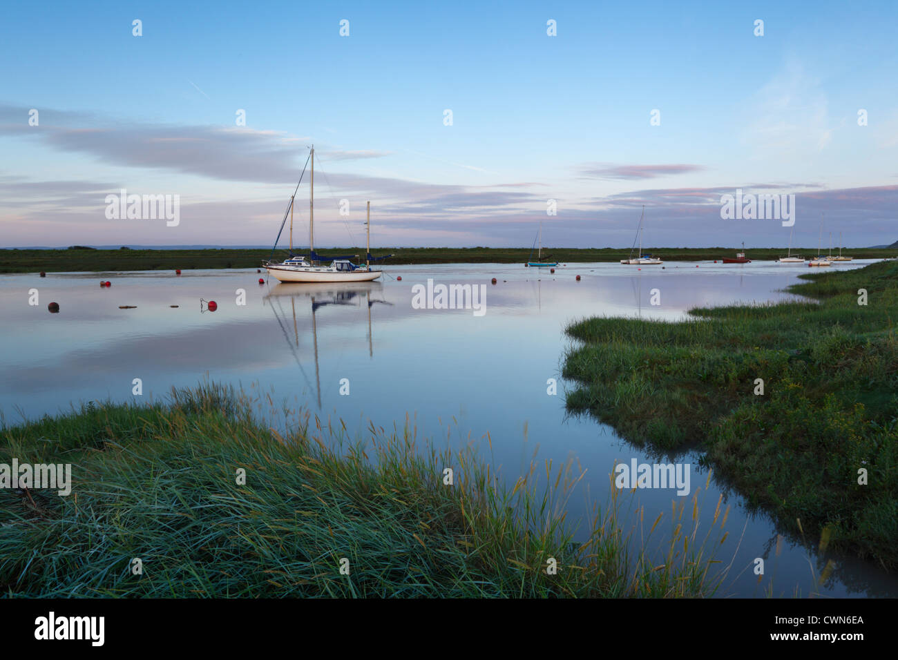 River estuary somerset uk dawn boat hi-res stock photography and images ...