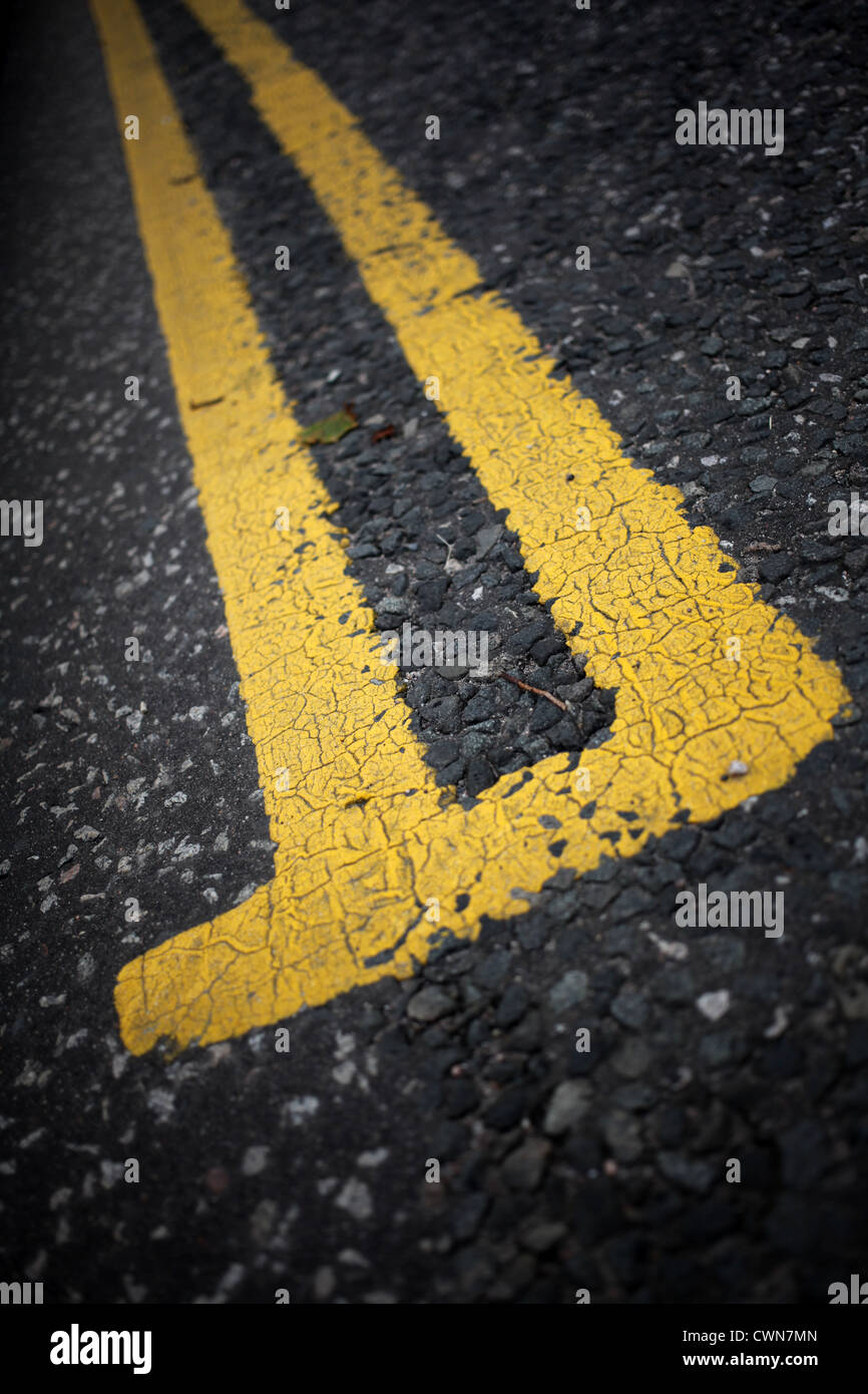 Double yellow line along footpath Stock Photo - Alamy
