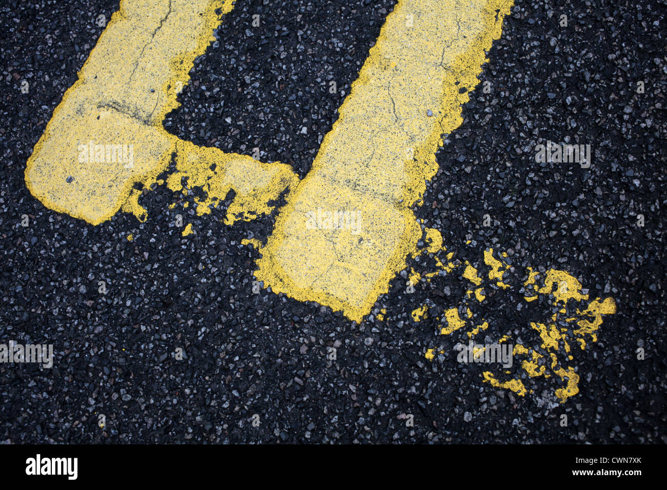 Double yellow line along footpath Stock Photo - Alamy