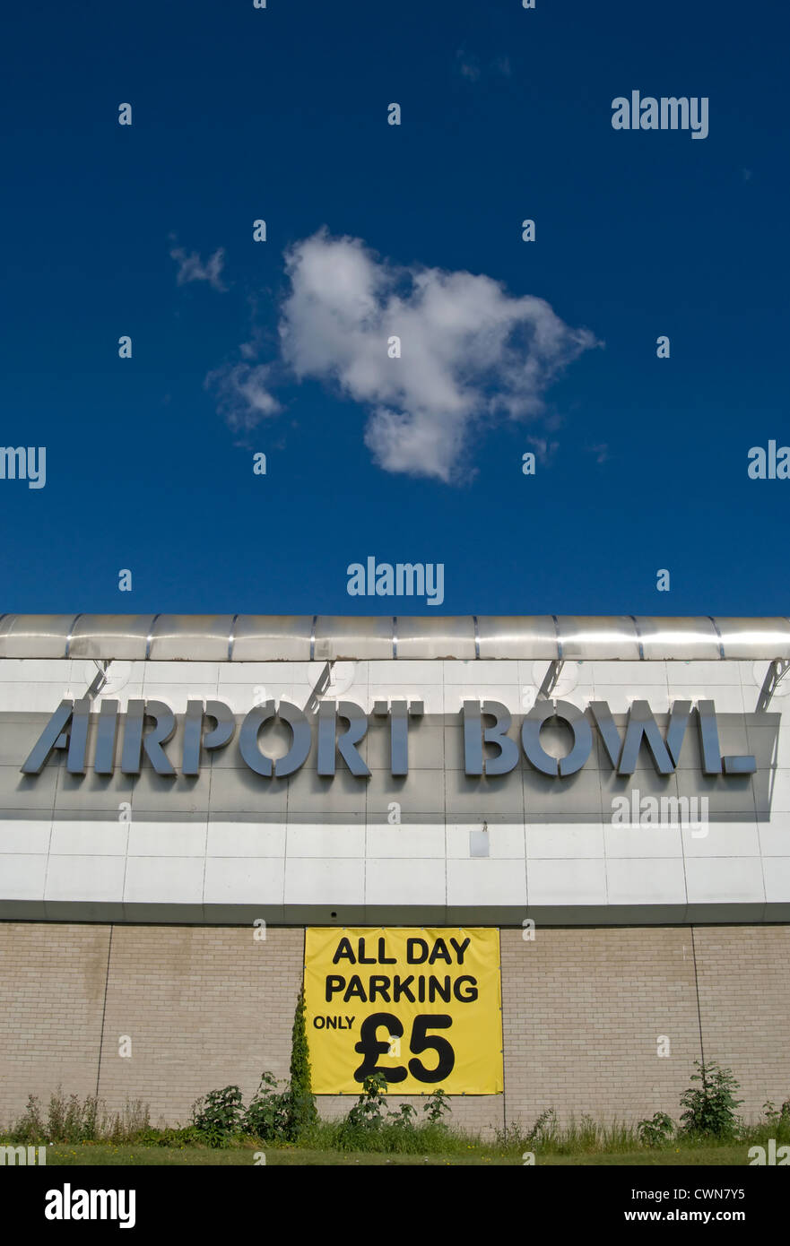 Bowl bowling alley sign High Resolution Stock Photography and Images ...