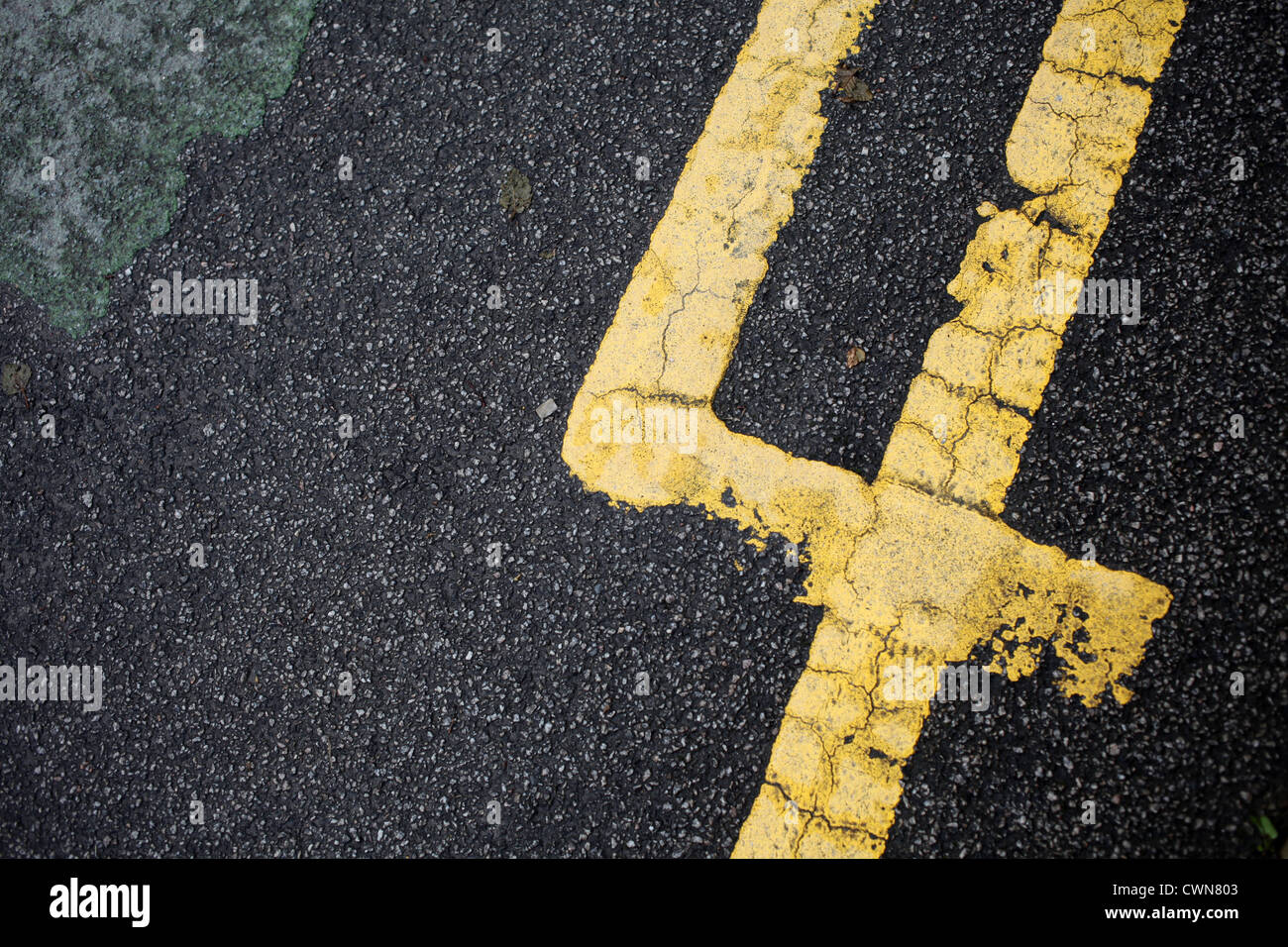 Double yellow line along footpath Stock Photo - Alamy