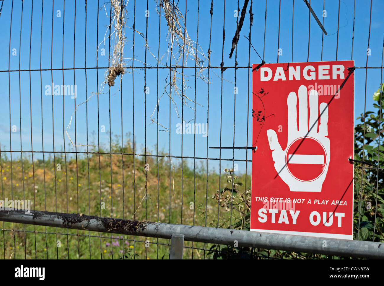 Stay out sign hi-res stock photography and images - Alamy
