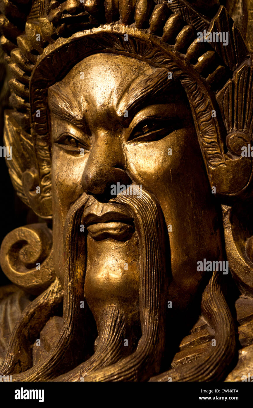 Gold warrior statue hi-res stock photography and images - Alamy