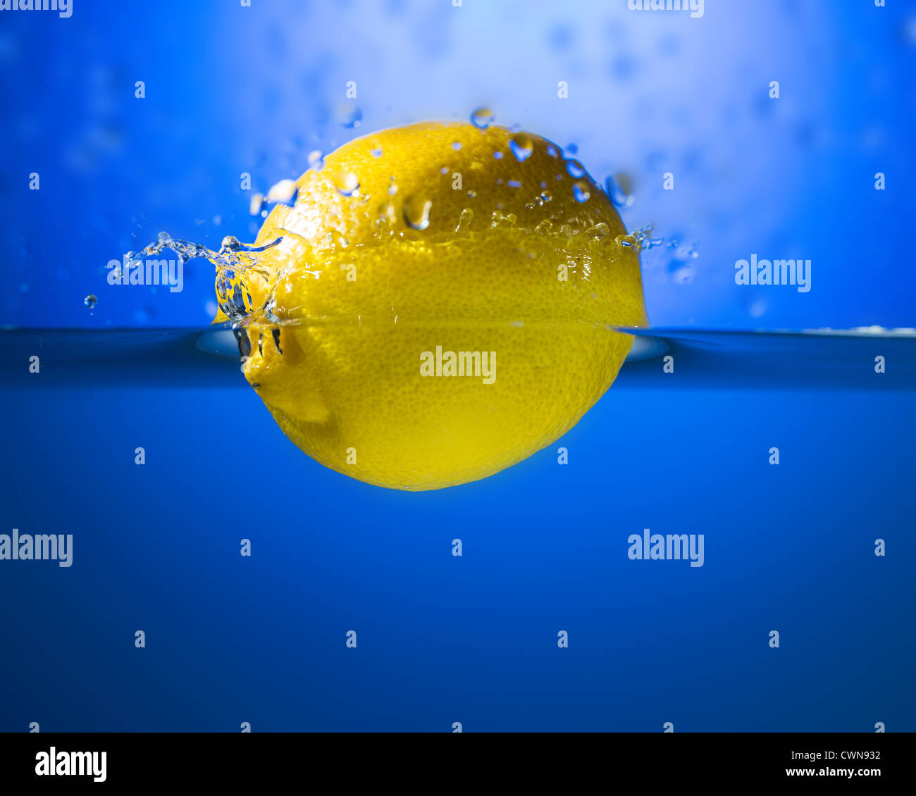 Splash diving hi-res stock photography and images - Alamy