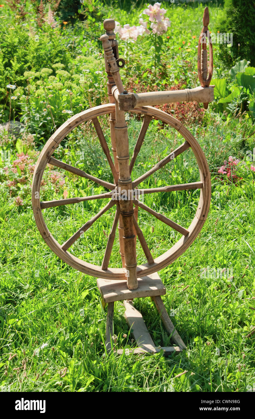 Spindle tree craft hi-res stock photography and images - Alamy