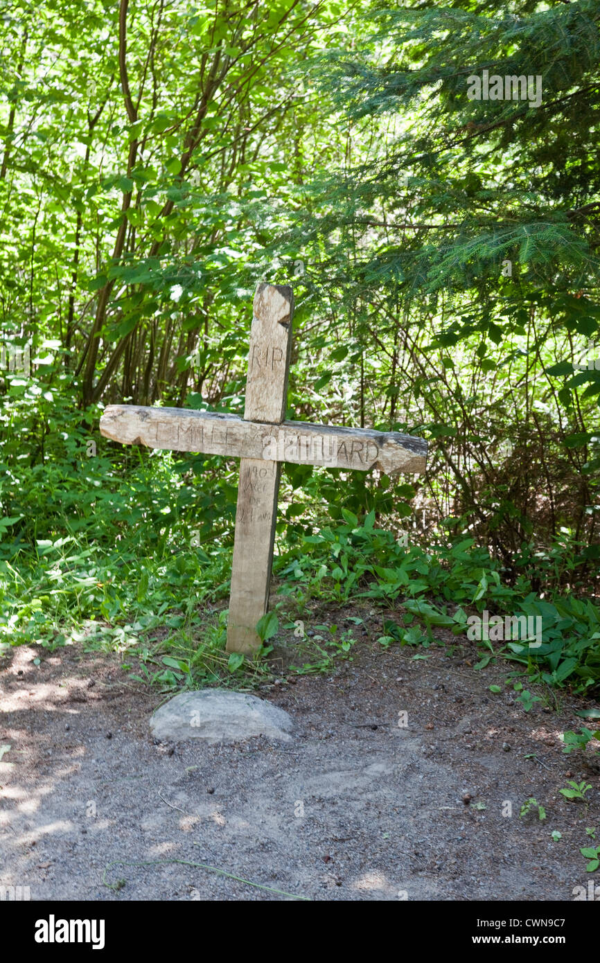 Simple plain white cross hi-res stock photography and images - Alamy