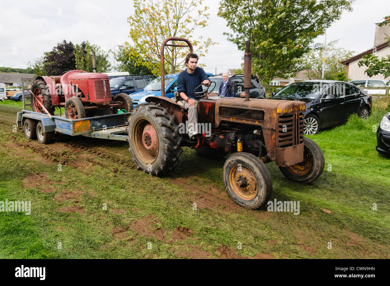 Rusty old farm tractor hi-res stock photography and images - Alamy